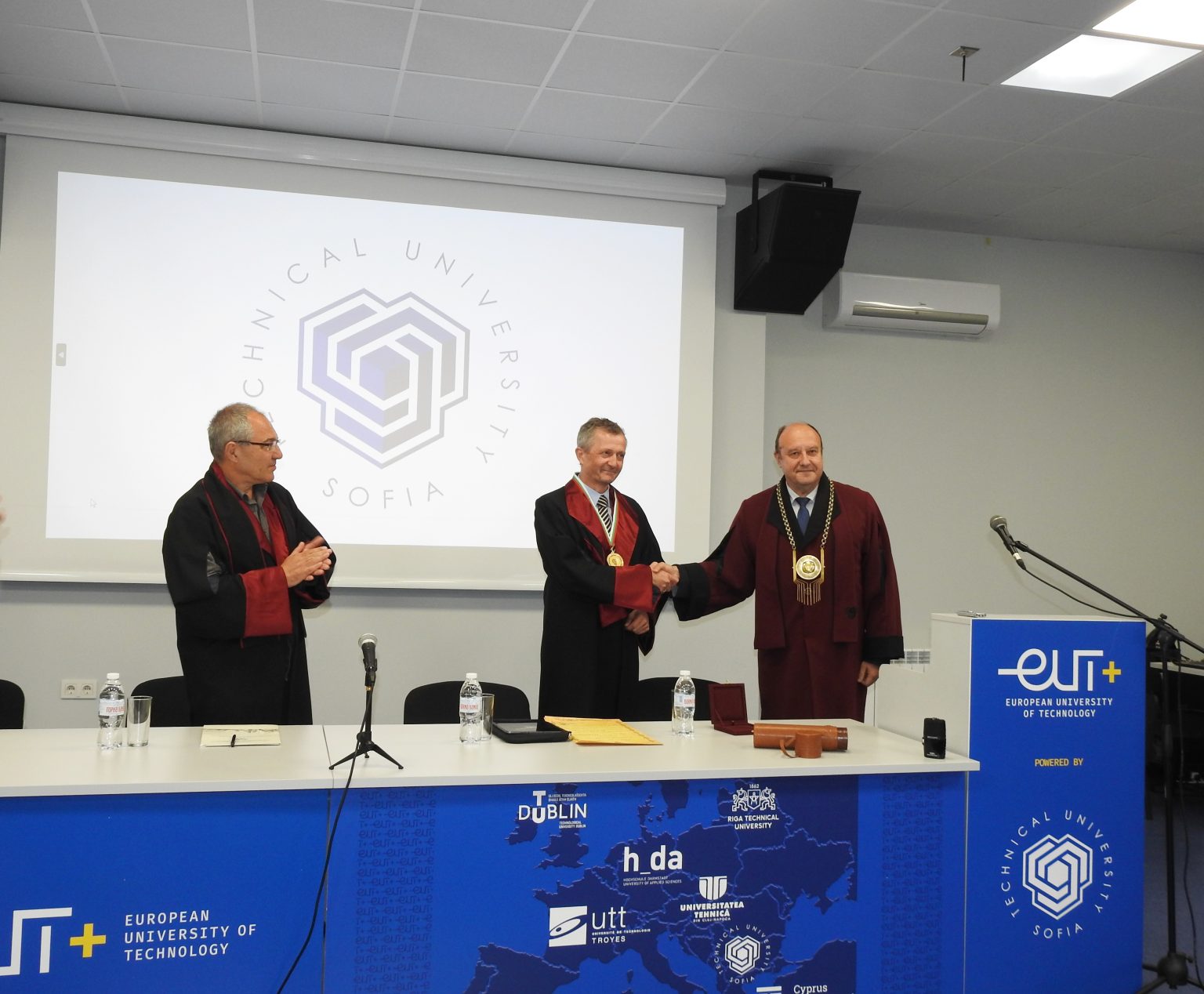 Prof. Dr. Michael Göke von der FOM Hochschule für Oekonomie und ...